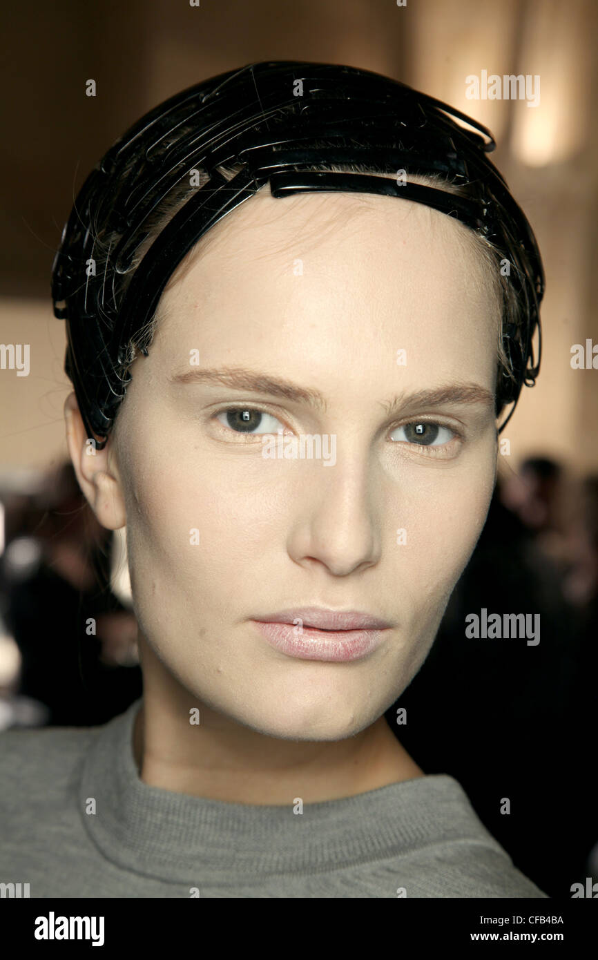 Alexander Mc Queen Backstage Paris Ready to Wear Autumn Winter 2011 ...