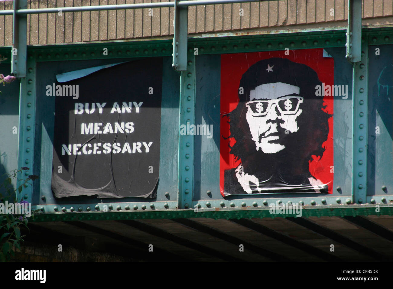 Anti-globalisation and anti-US posters with image of Che Guavara ...