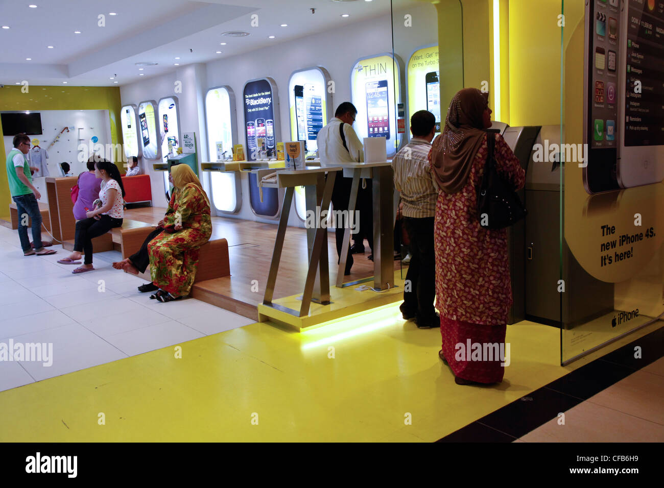People shopping in a mall in Kuala Lumpur, Malaysia Stock Photo - Alamy