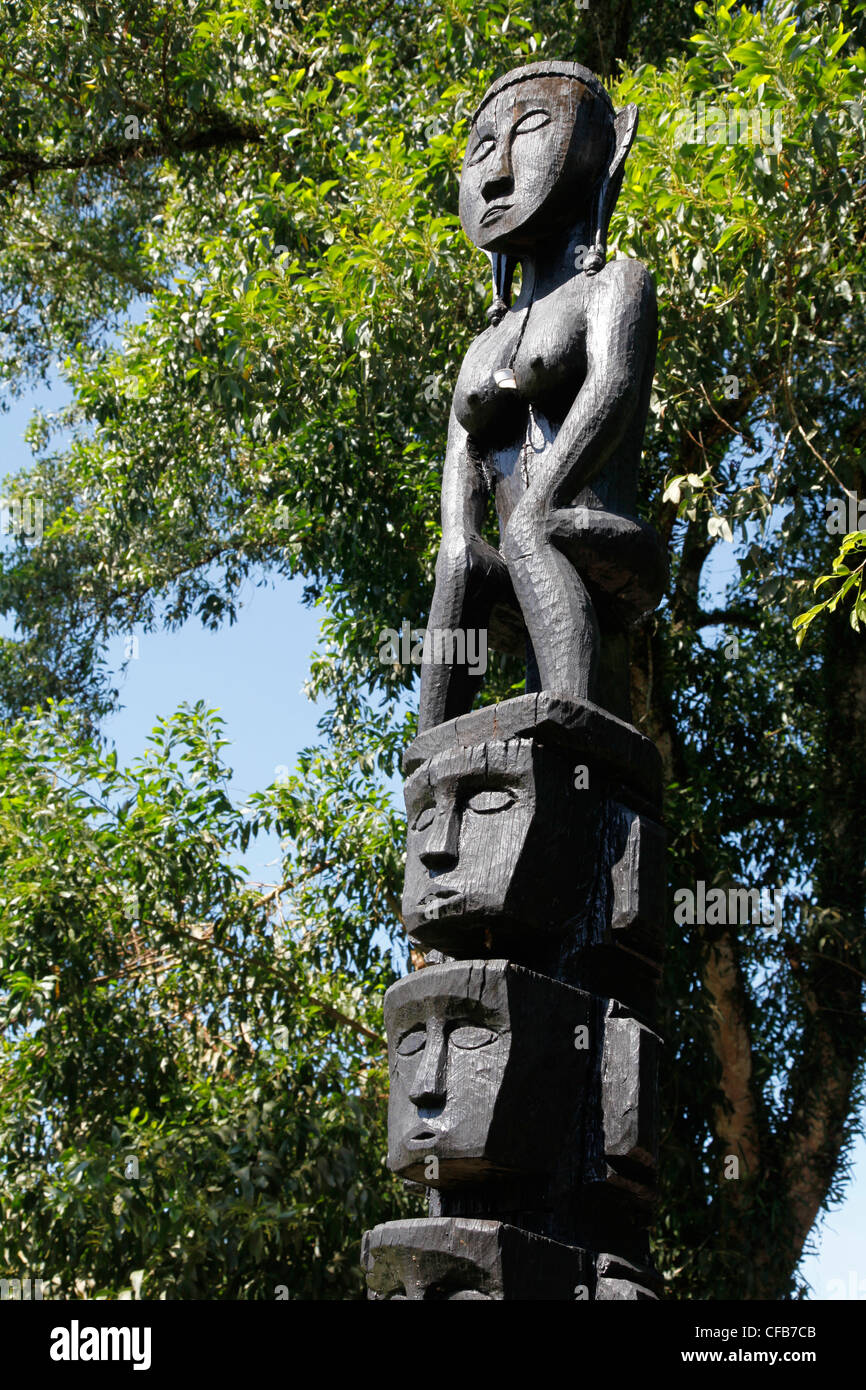 Traditional native Iban longhouse in Borneo, Malaysia Stock Photo - Alamy