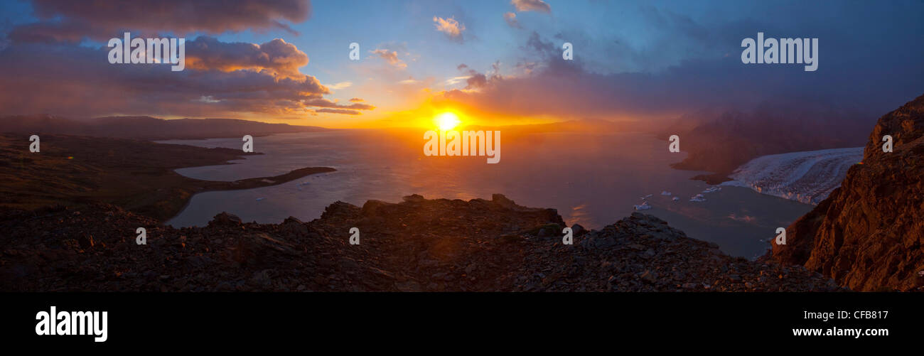 South America, Patagonia, Argentina, El Chalten, Huemul, lake, sunrise ...