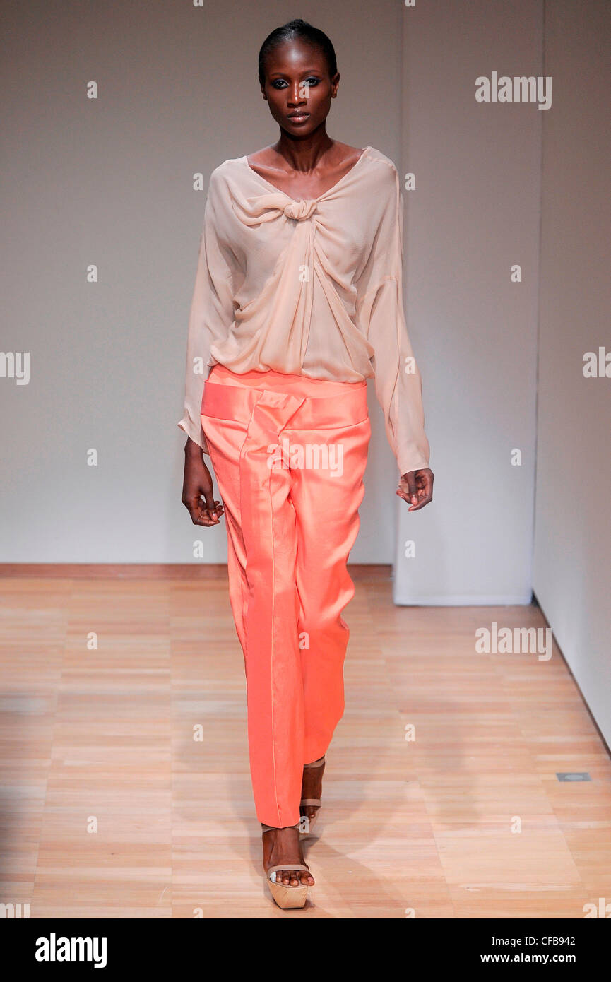 Anne Valerie Hash Paris Ready to WearSpringSummer 2012 Stock Photo - Alamy