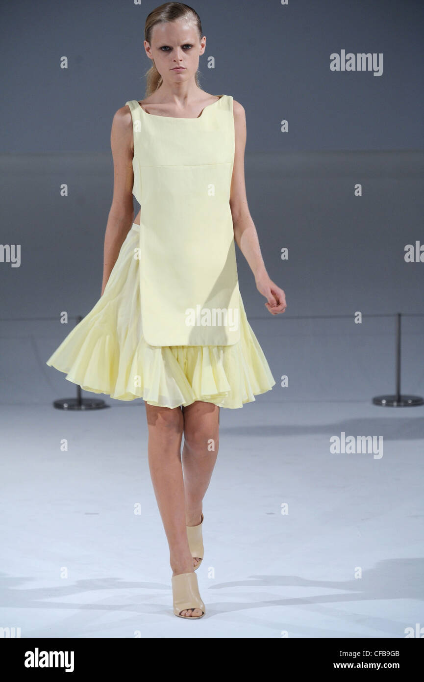 Hussein chalayan hi-res stock photography and images - Alamy