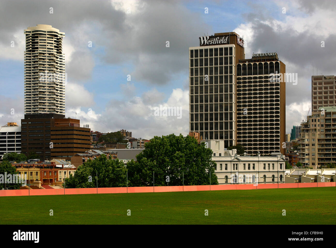 High rise apartments sydney hi-res stock photography and images - Alamy