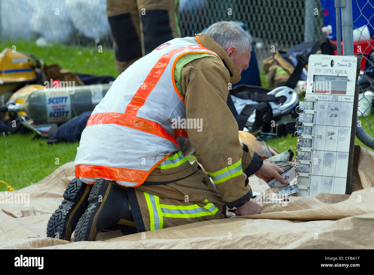 Fireman kneeling hi-res stock photography and images - Alamy