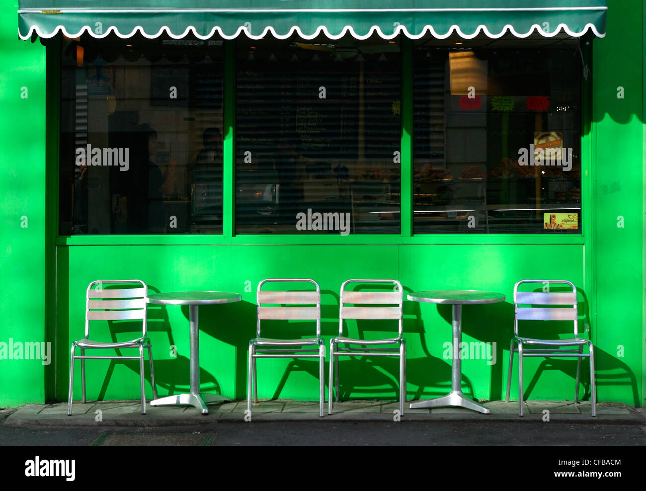 Green bar exterior hi-res stock photography and images - Alamy