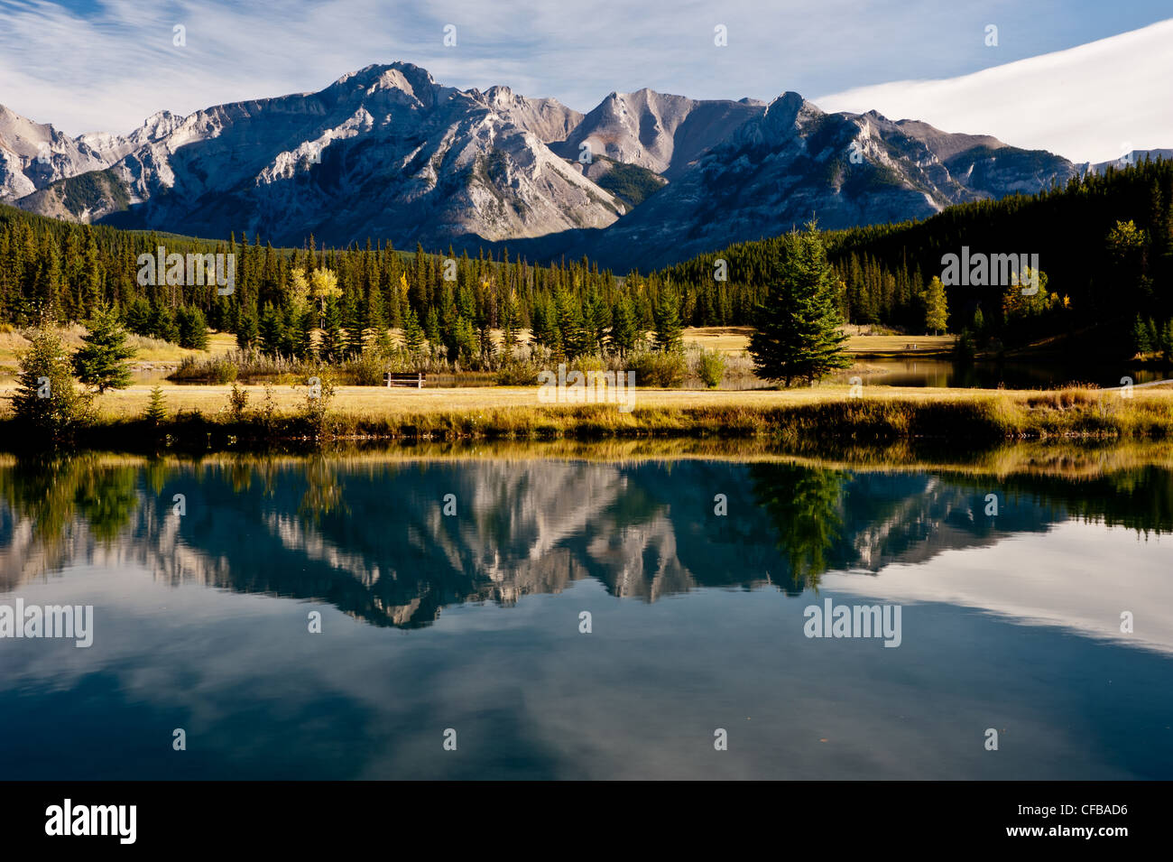 Canadian cascade mountains hi-res stock photography and images - Alamy