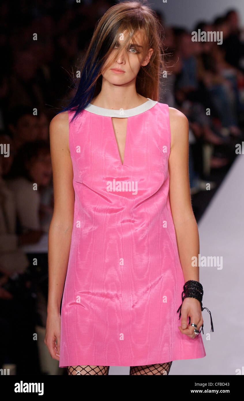 Nicholson New York Ready to Wear Spring Summer Model long brunette ...