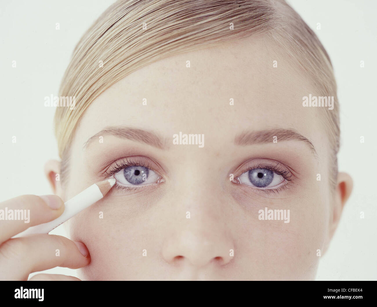 Incredible eyes Step by step to making small eyes look bigger Draw a ...