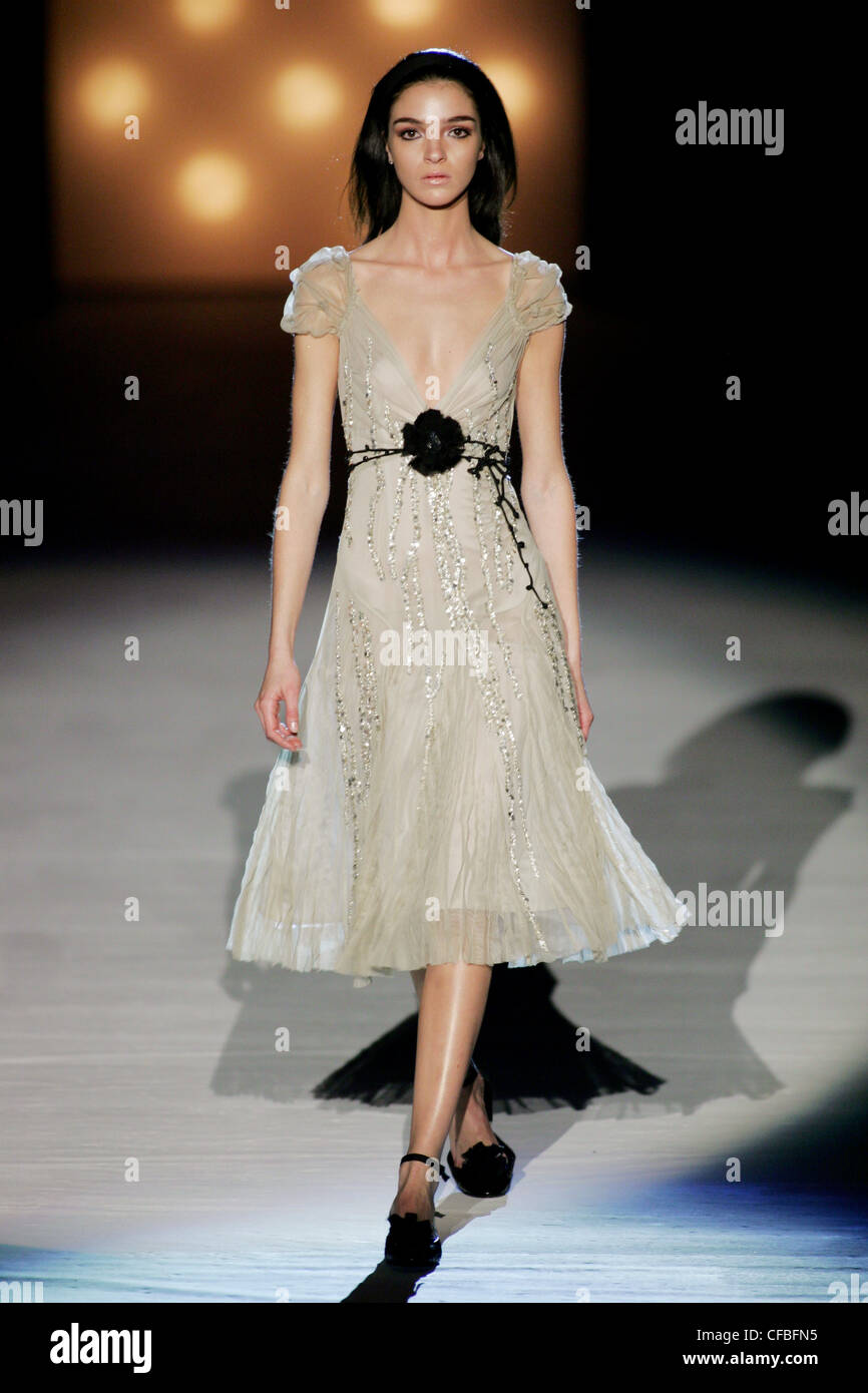 Alberta Ferretti Milan Ready to Wear Autumn Winter Italian model Maria ...