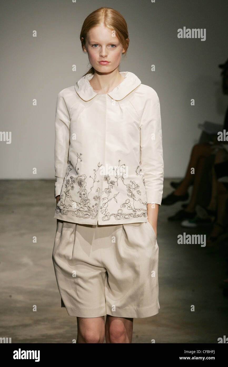 Thakoon New York Ready to Wear Spring Summer Model Hanne Gaby Odiele ...