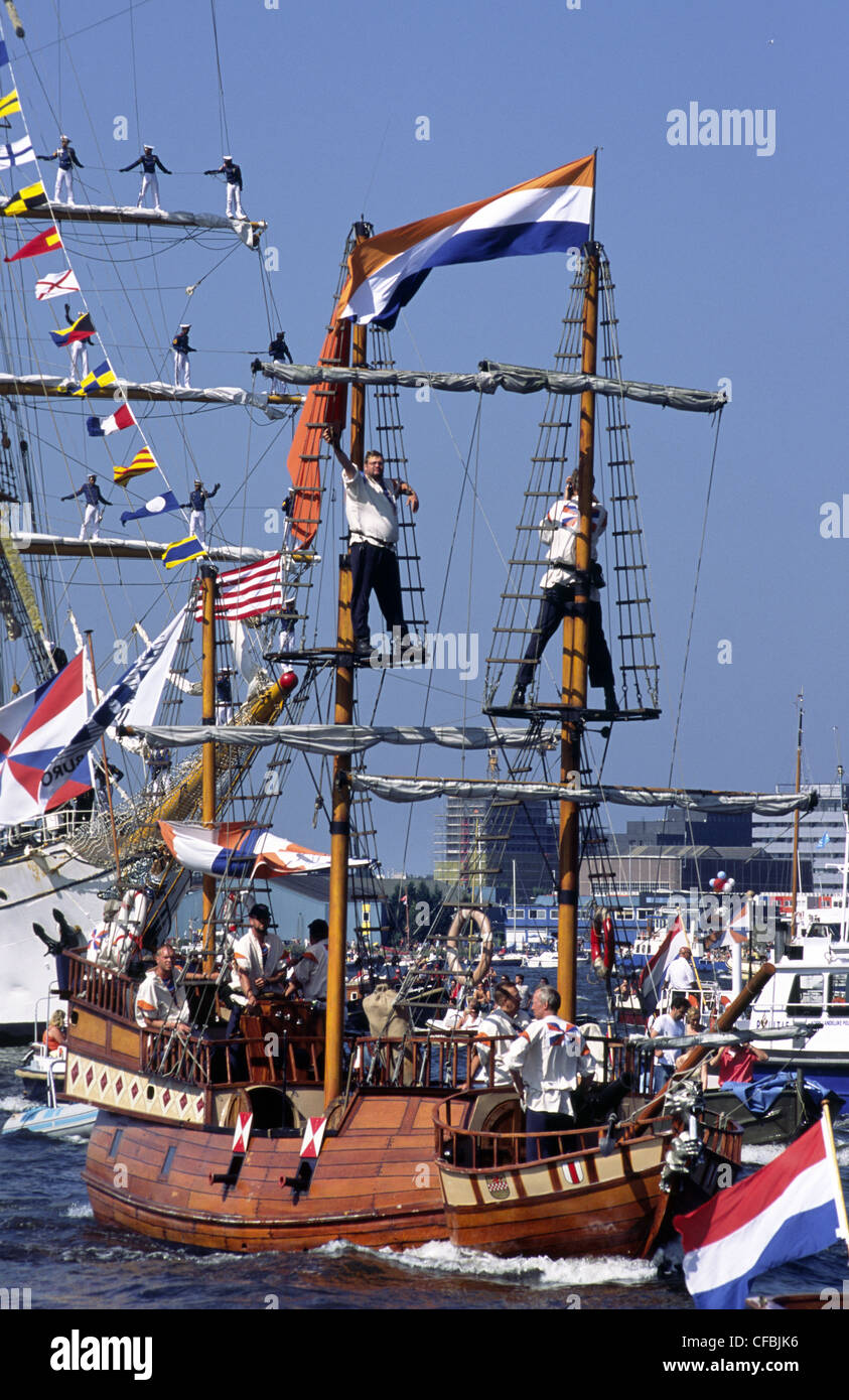 Boats entering Amsterdam harbor during the SAIL 2005 maritime event ...