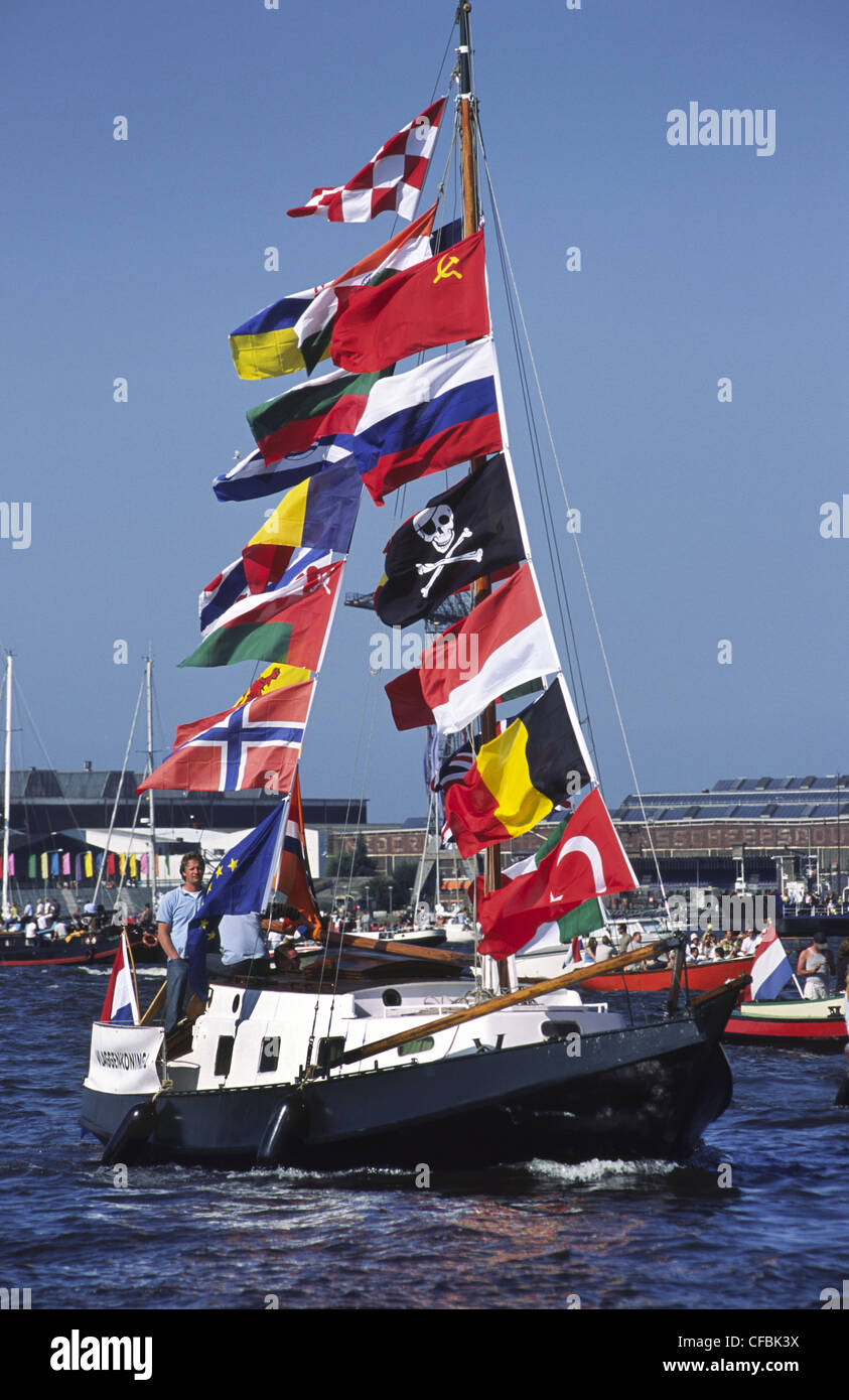 Boats entering Amsterdam harbor during the SAIL 2005 maritime event ...