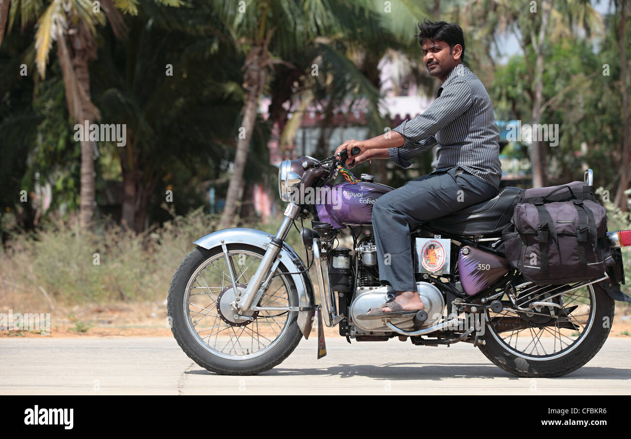 Royal enfield bullet 350 motorbike hi-res stock photography and images ...