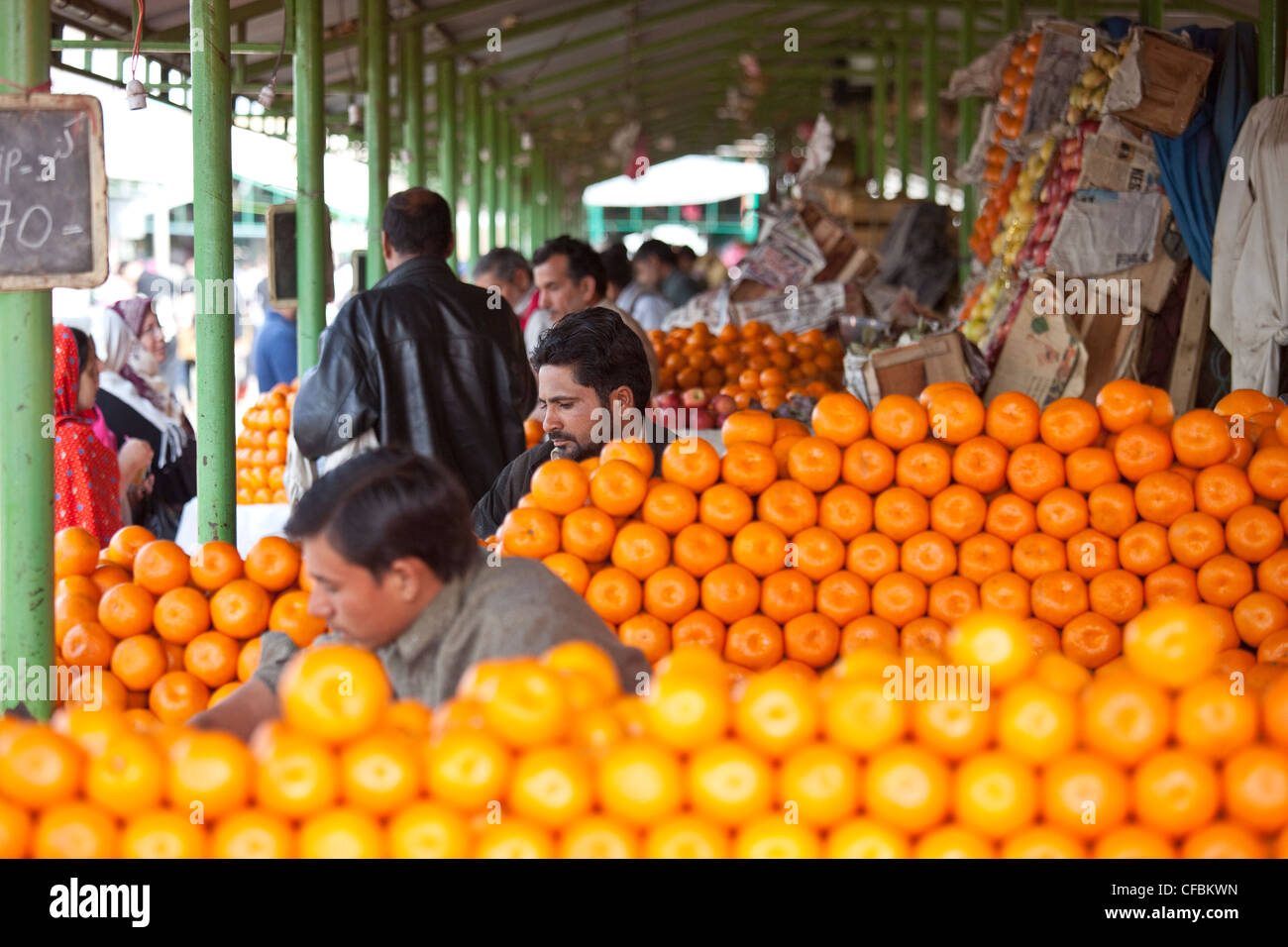 Oranges fruit market pakistan hi-res stock photography and images - Alamy