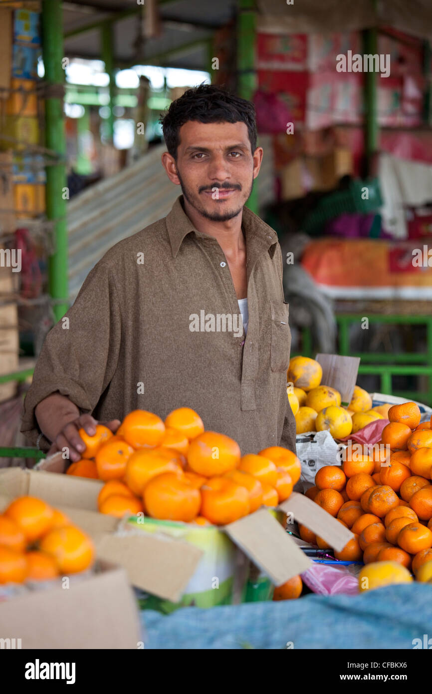 Citrus vendor, Sunday Market, Islamabad, Pakistan Stock Photo - Alamy