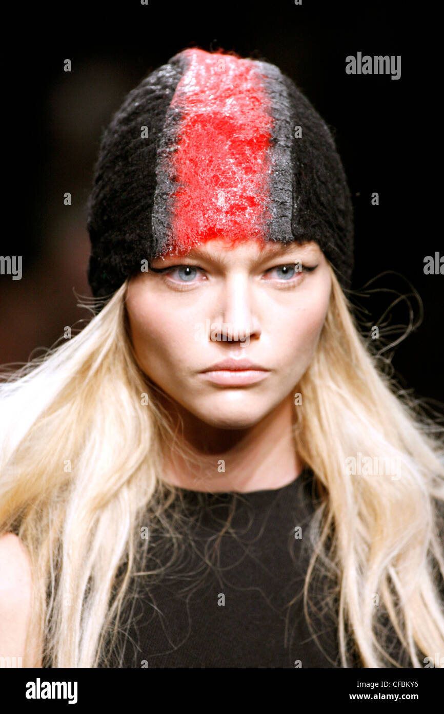 Prada catwalk hat hi-res stock photography and images - Alamy