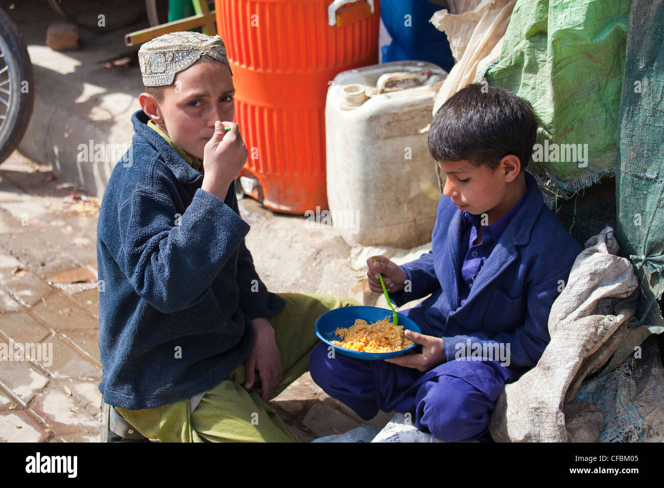 Boy pakistan eating hi-res stock photography and images - Alamy