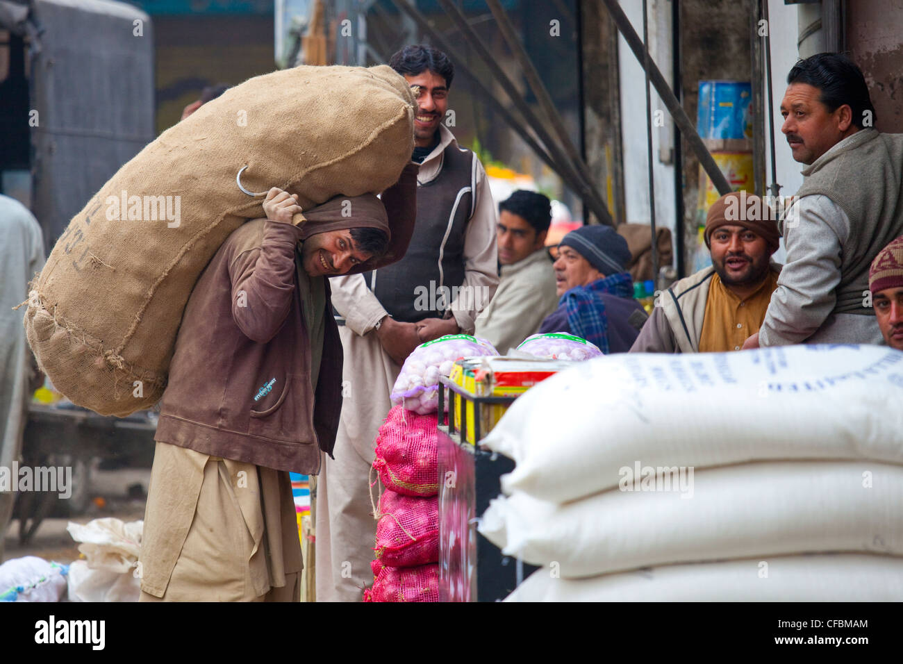 Man carrying heavy load hi-res stock photography and images - Alamy
