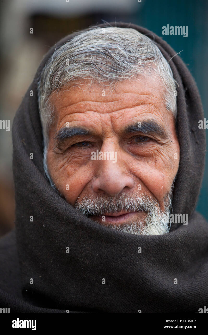 Old man islamabad pakistan hi-res stock photography and images - Alamy