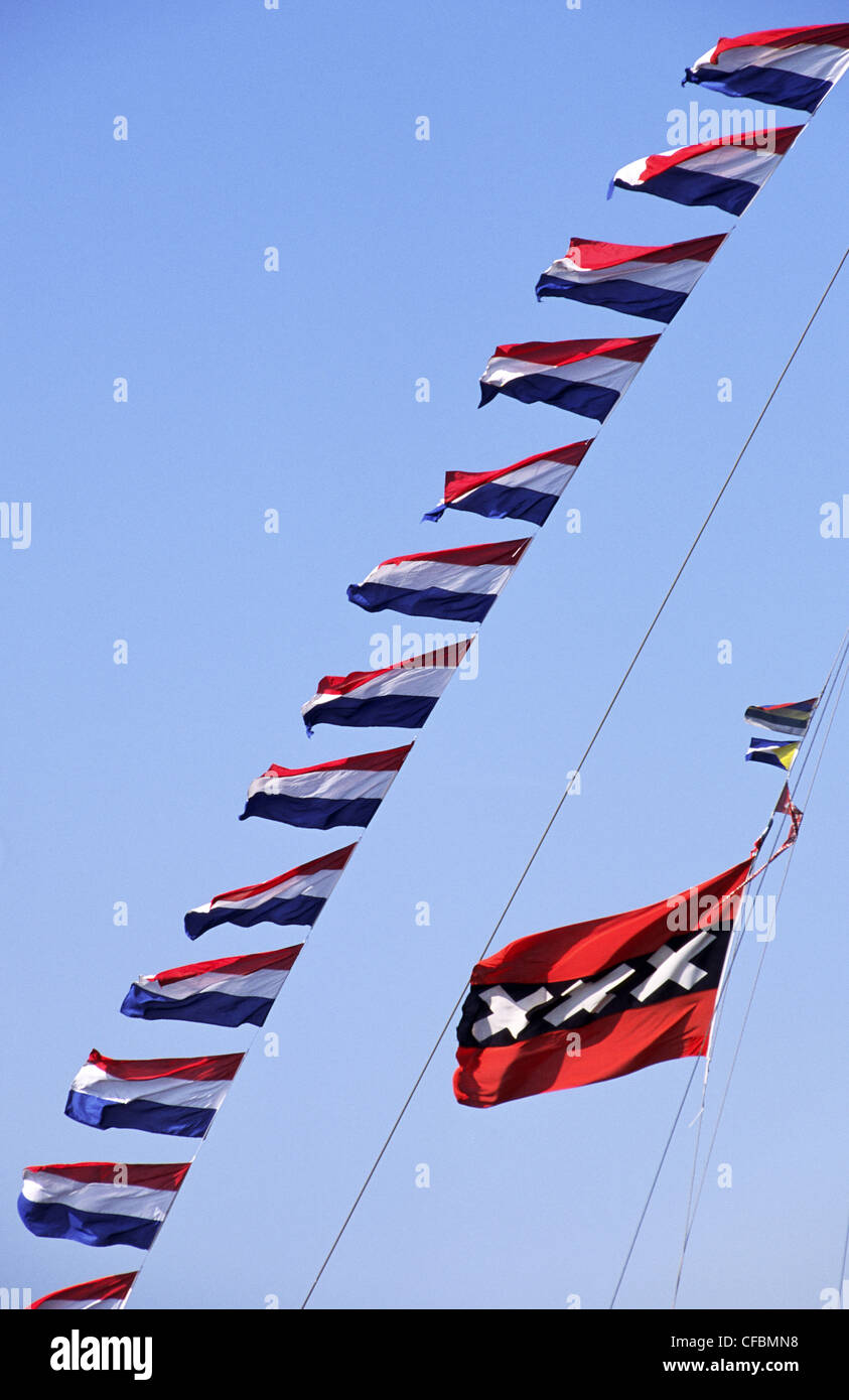 Red white flag on ship mast hi-res stock photography and images - Alamy