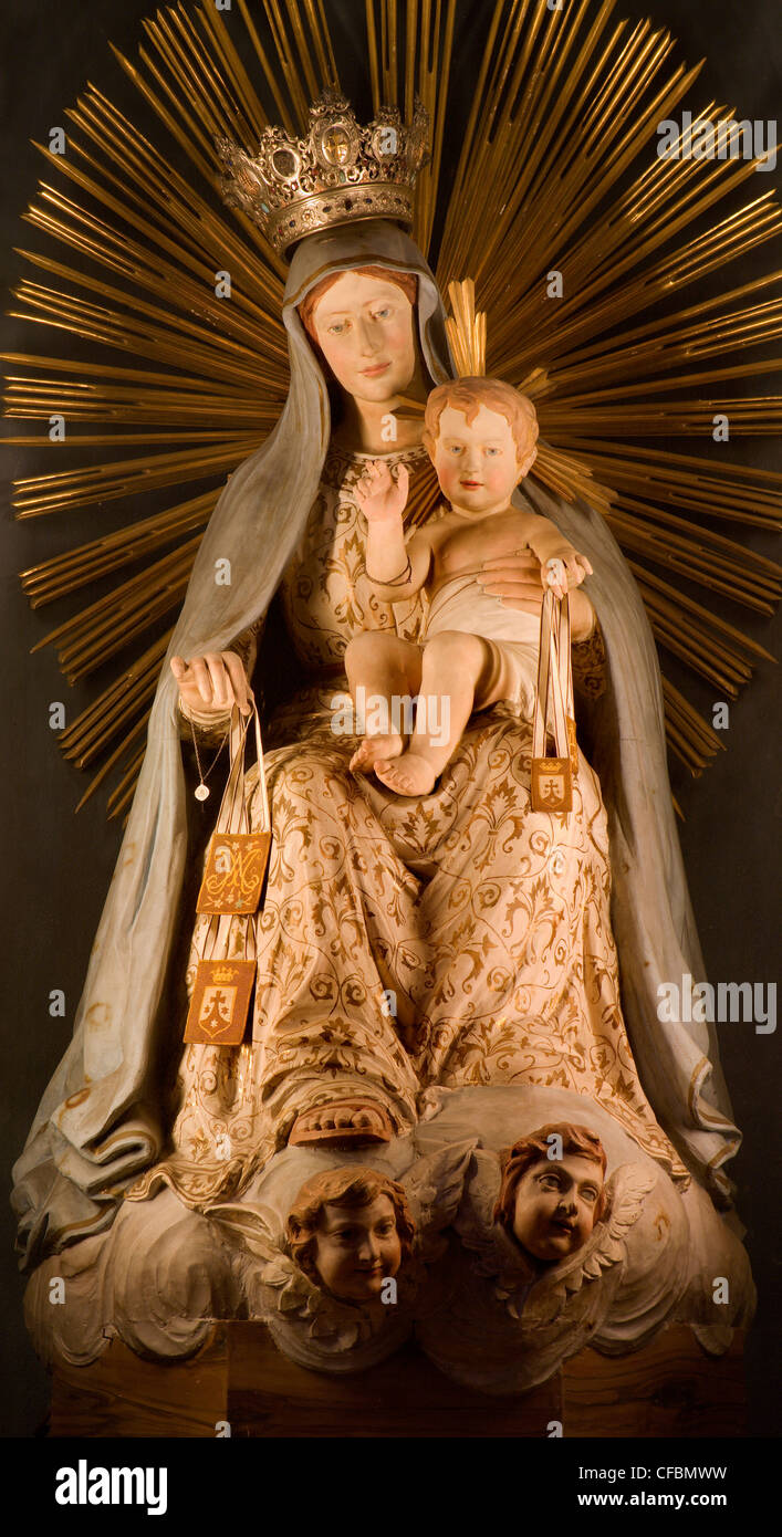 Virgin mary and jesus statue hi-res stock photography and images - Alamy