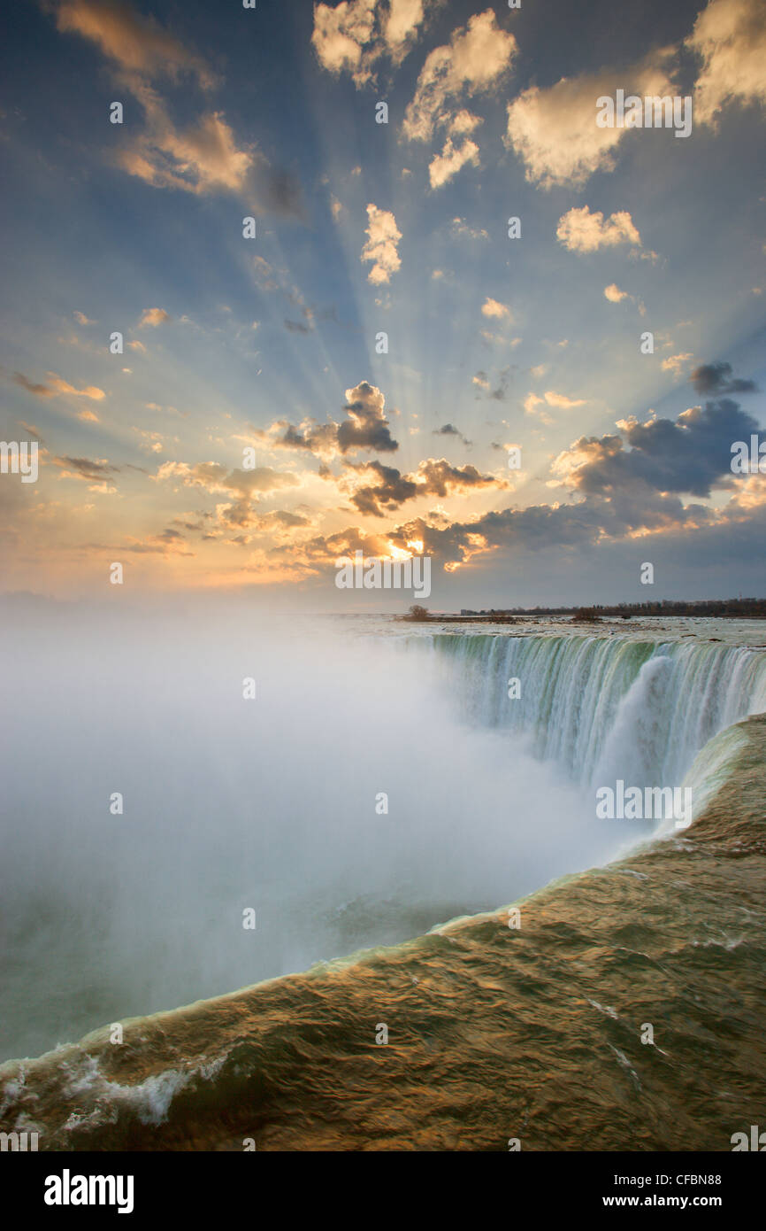 Horseshoe Falls at sunset from Table Rock viewpoint, Niagara Falls ...