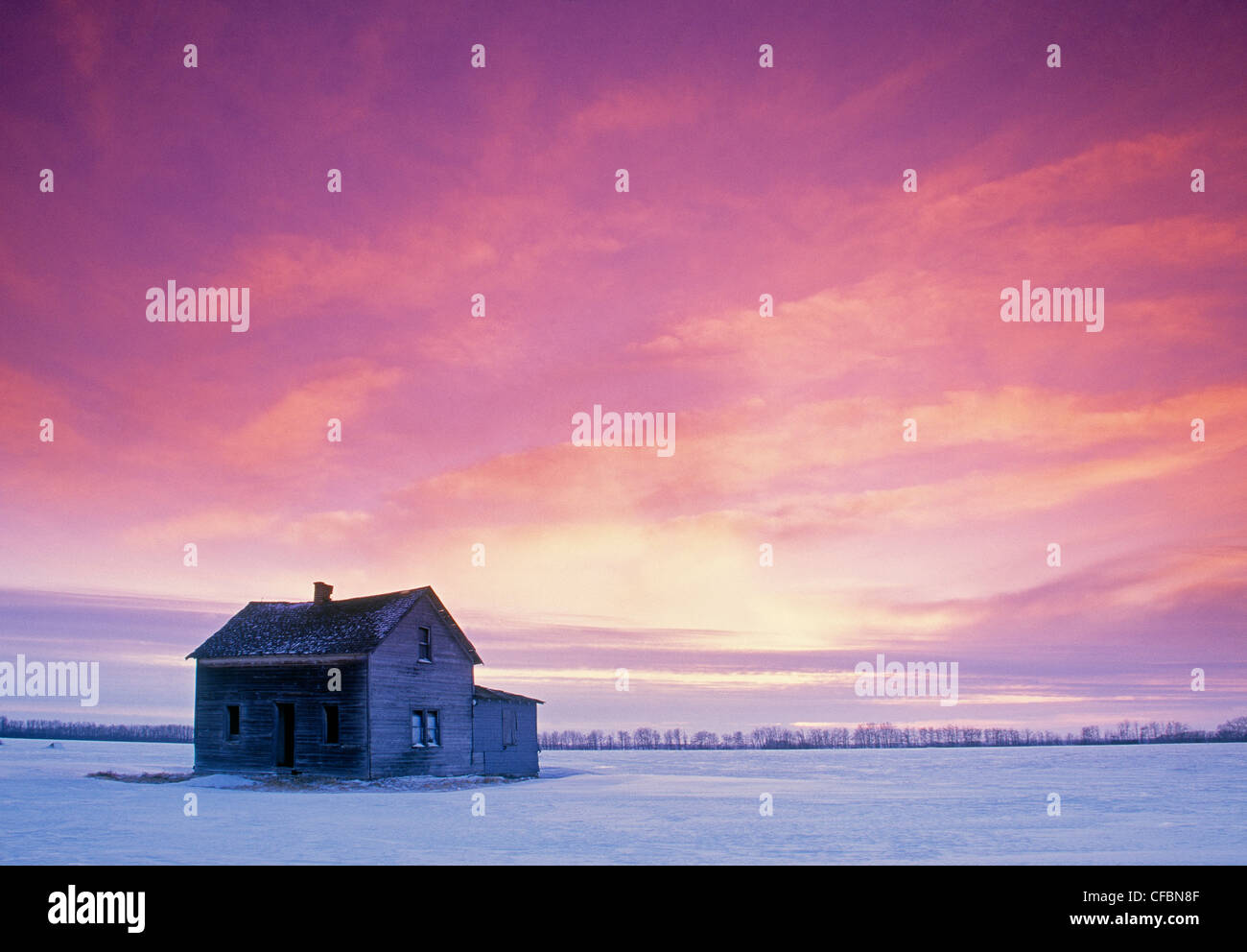 Old rural farmhouse hi-res stock photography and images - Alamy