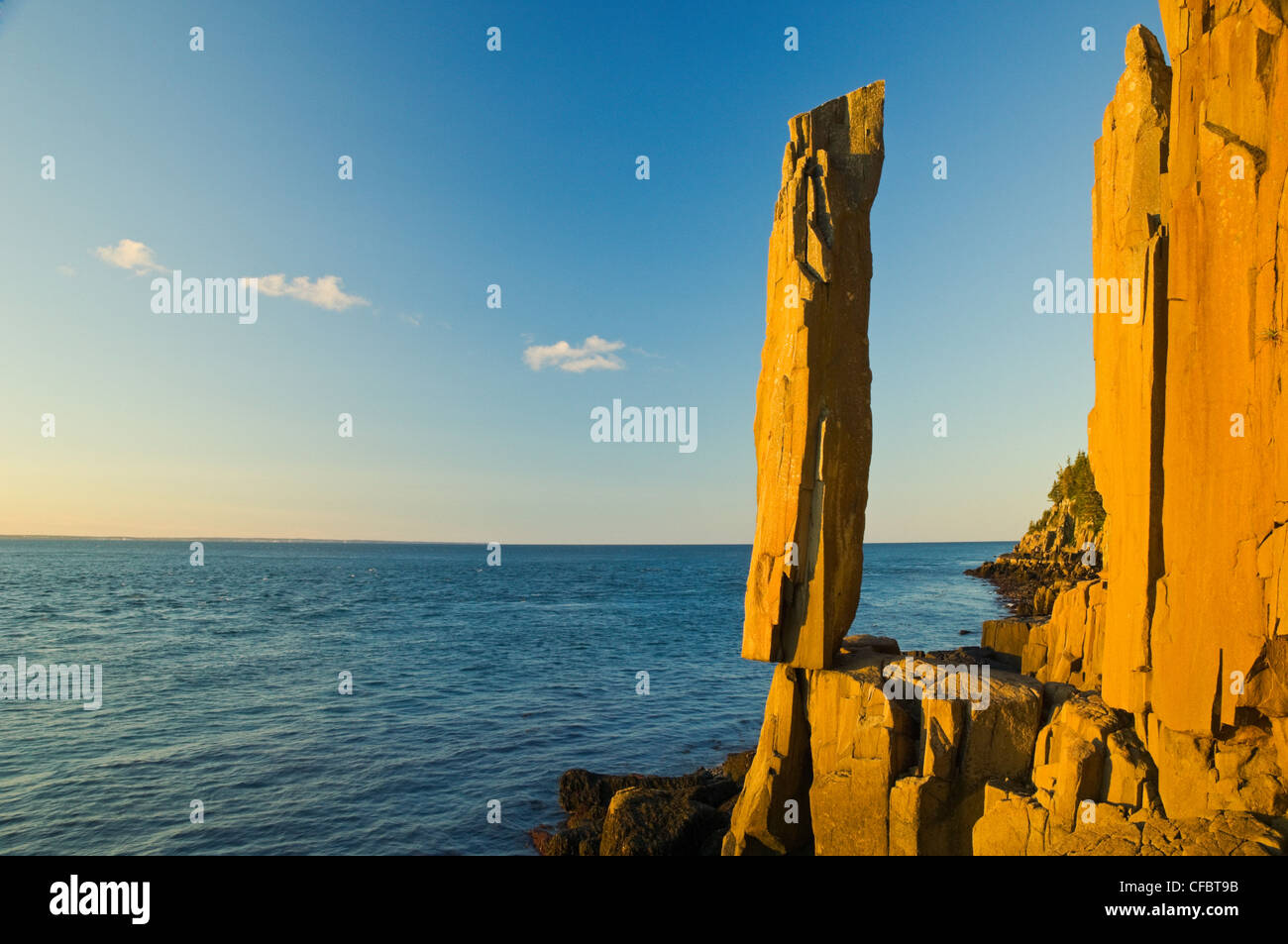 Beautiful balancing rock formations hi-res stock photography and images ...