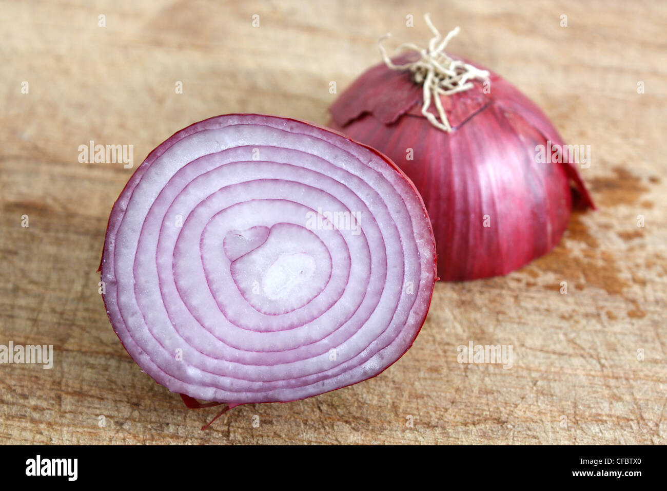 A red onion sliced in half Stock Photo - Alamy