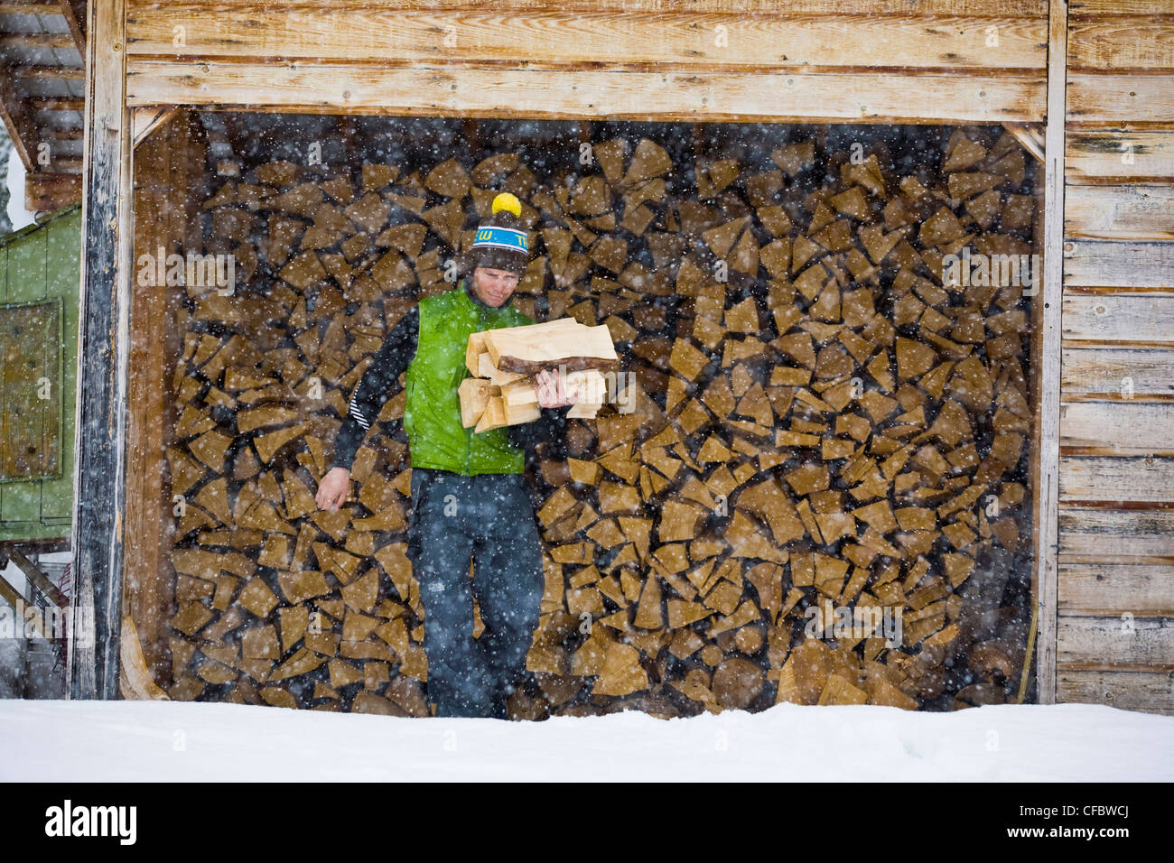 Men carrying firewood hi-res stock photography and images - Alamy