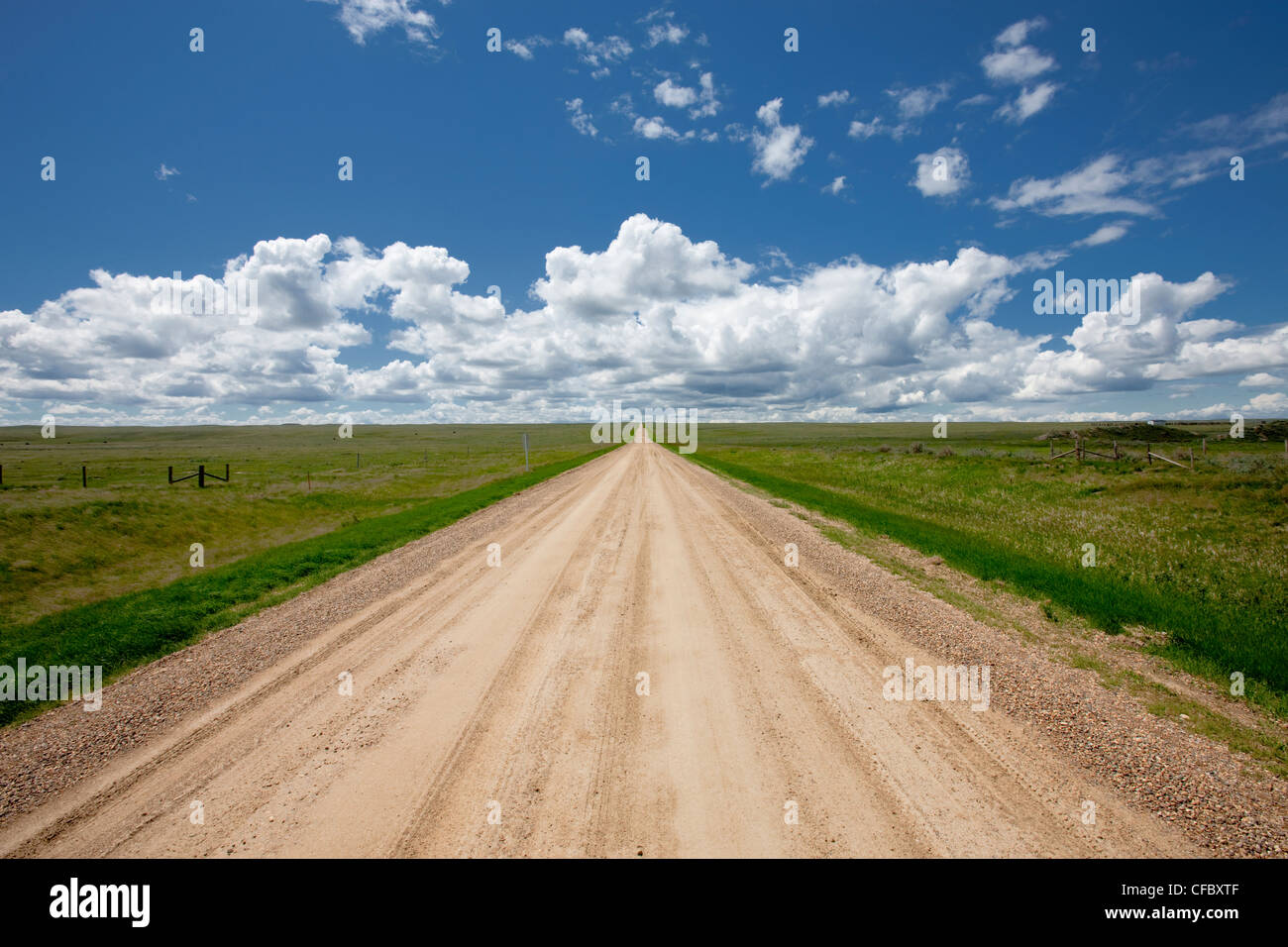 Empty road at the west hi-res stock photography and images - Alamy