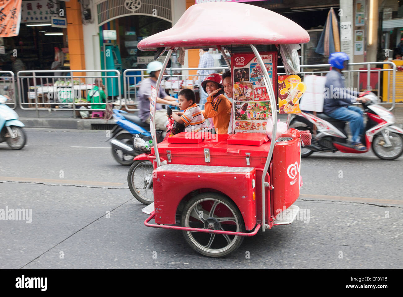 Ice cream stall hi-res stock photography and images - Alamy