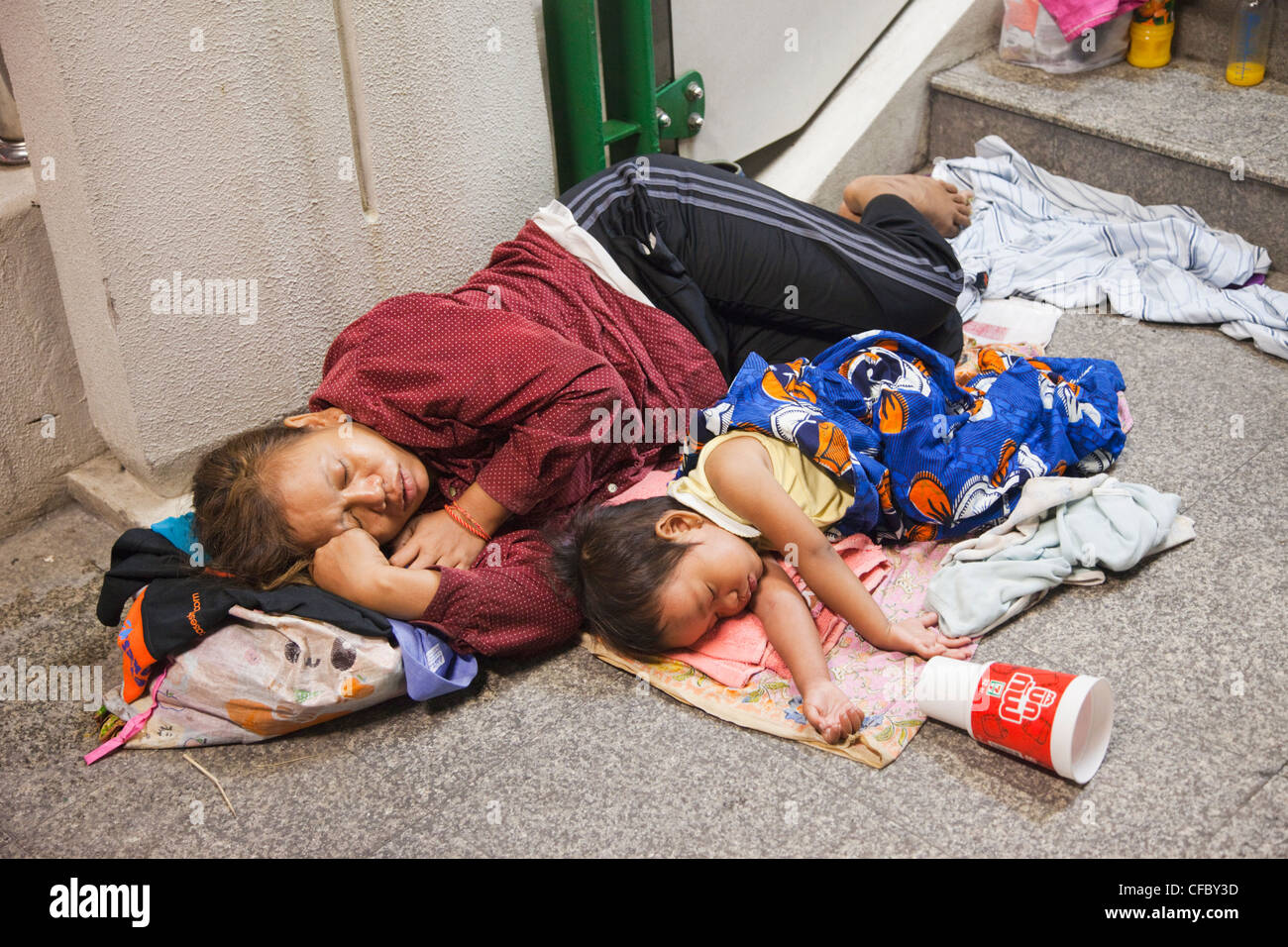 Thailand, Bangkok, Homeless Mother and Daughter Stock Photo - Alamy