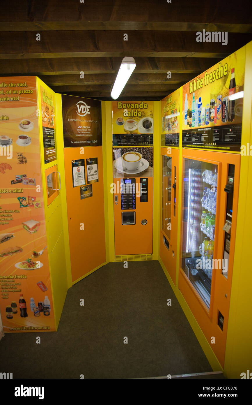 Fully automated vending shop in Italy Stock Photo - Alamy