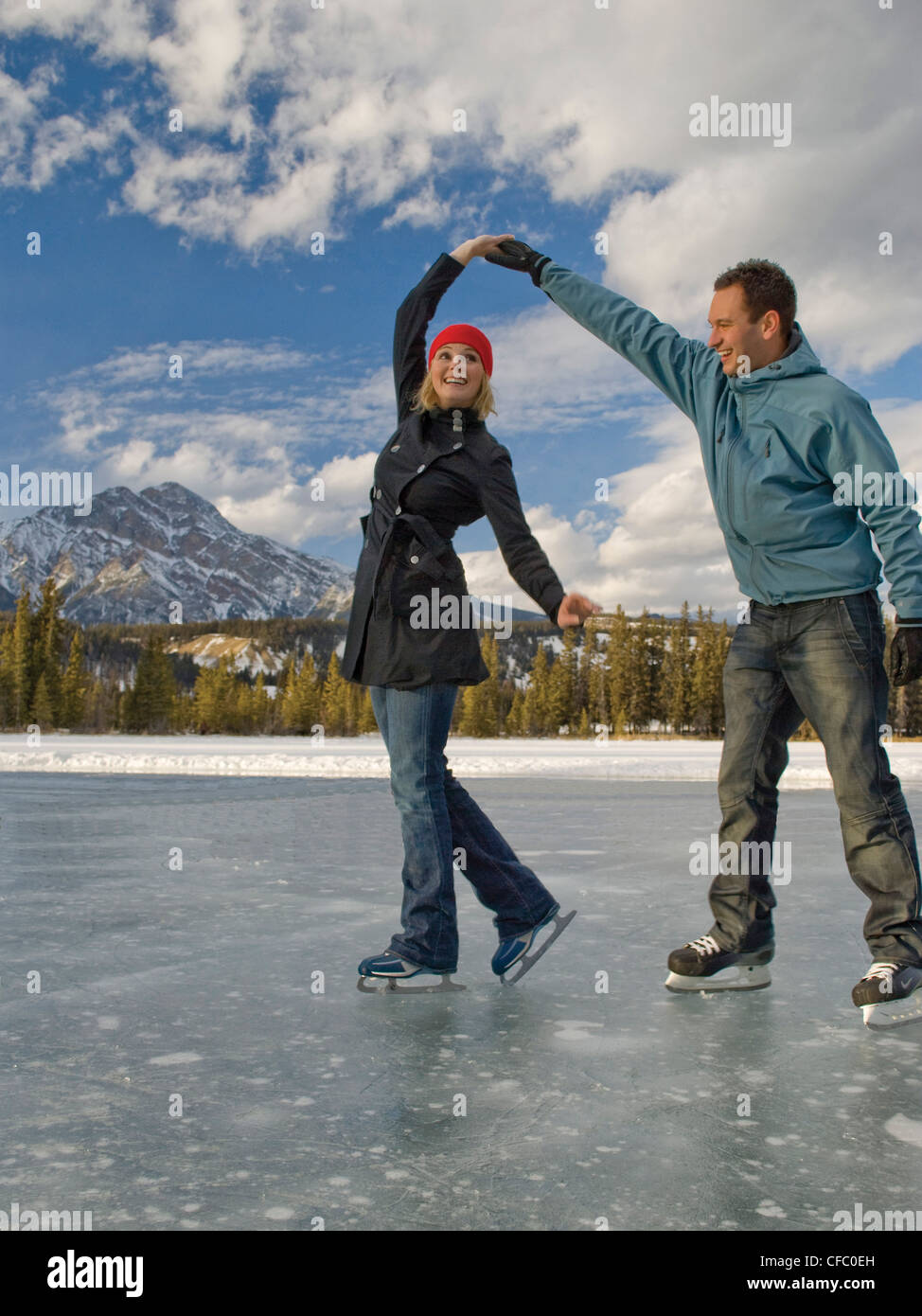 Couple ice skating hi-res stock photography and images - Alamy