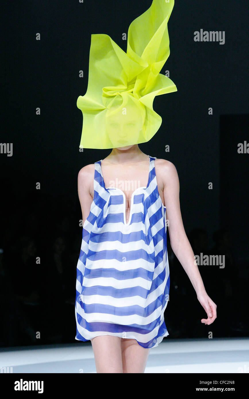 Hussein Chalayan Paris Ready to Wear Spring Summer Model wearing a ...