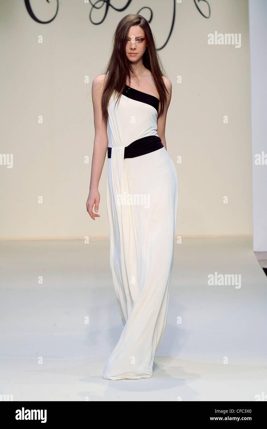 Collette Dinnigan Paris Ready to Wear Spring Summer Model long brunette ...