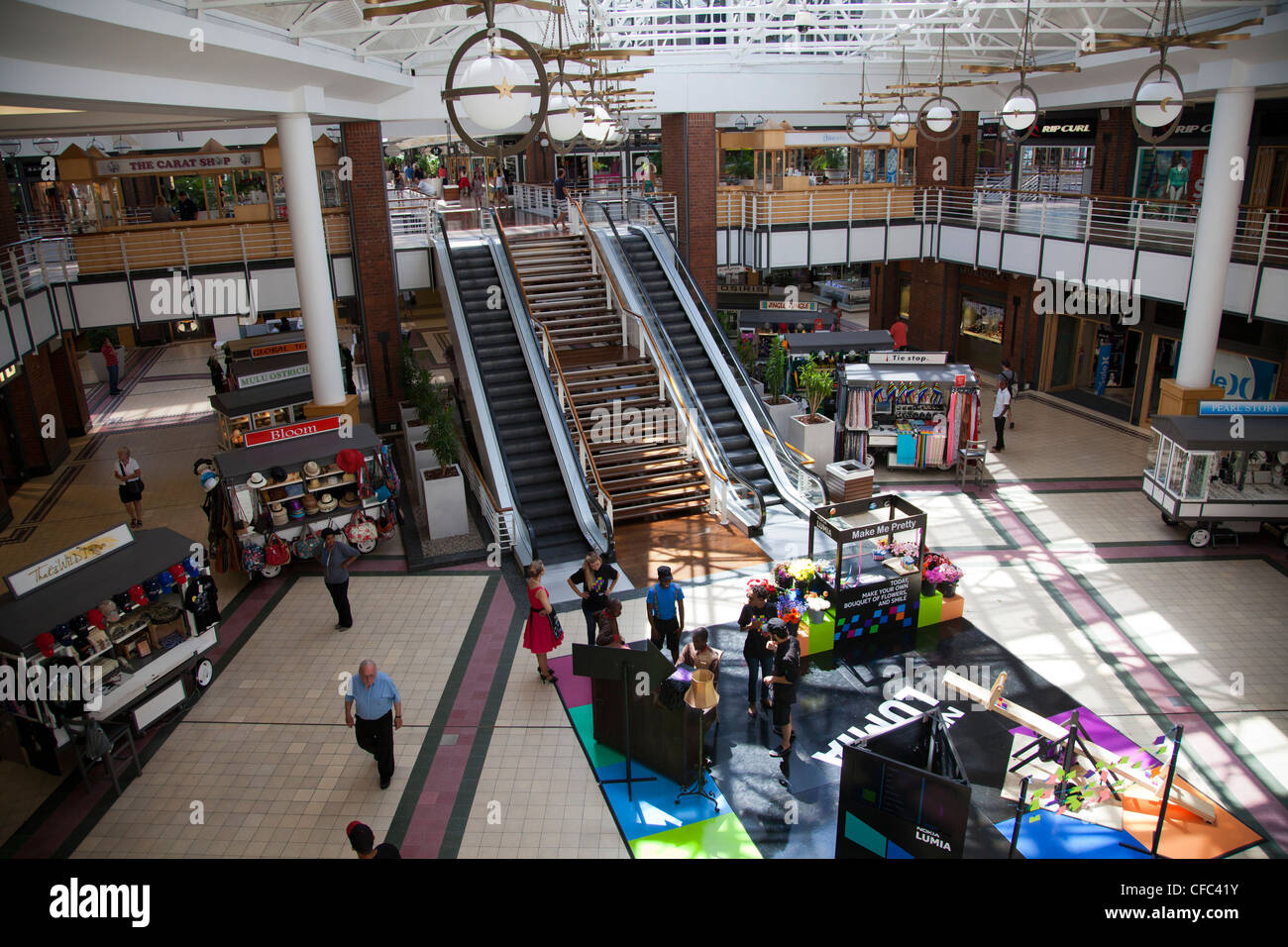 Cape town waterfront shopping mall hi-res stock photography and images ...