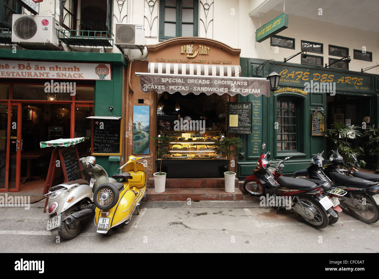 Takeaway and cafe, old town, Hanoi, Bac Bo, Vietnam Stock Photo - Alamy