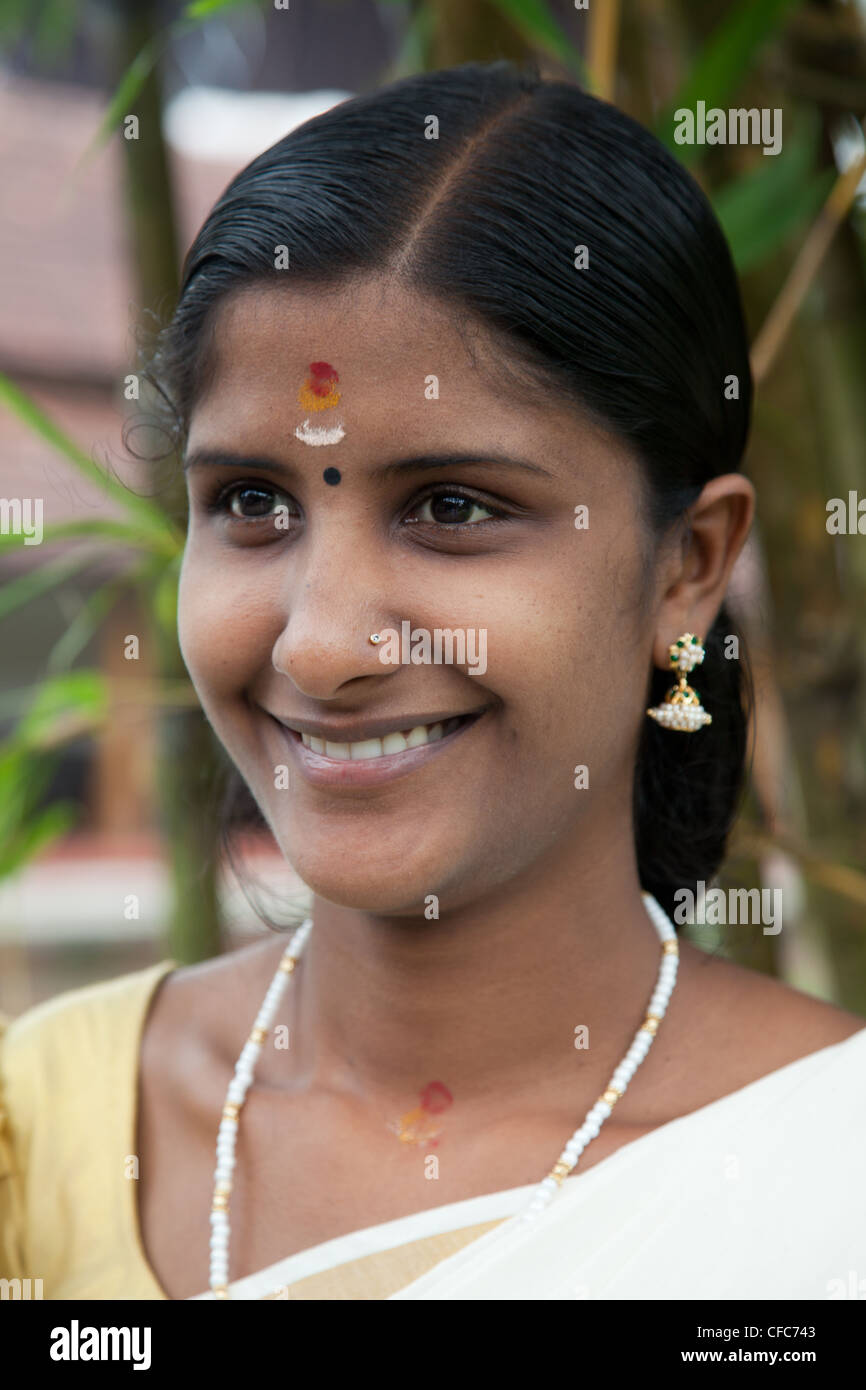 Girl in traditional kerala dress hi-res stock photography and images ...