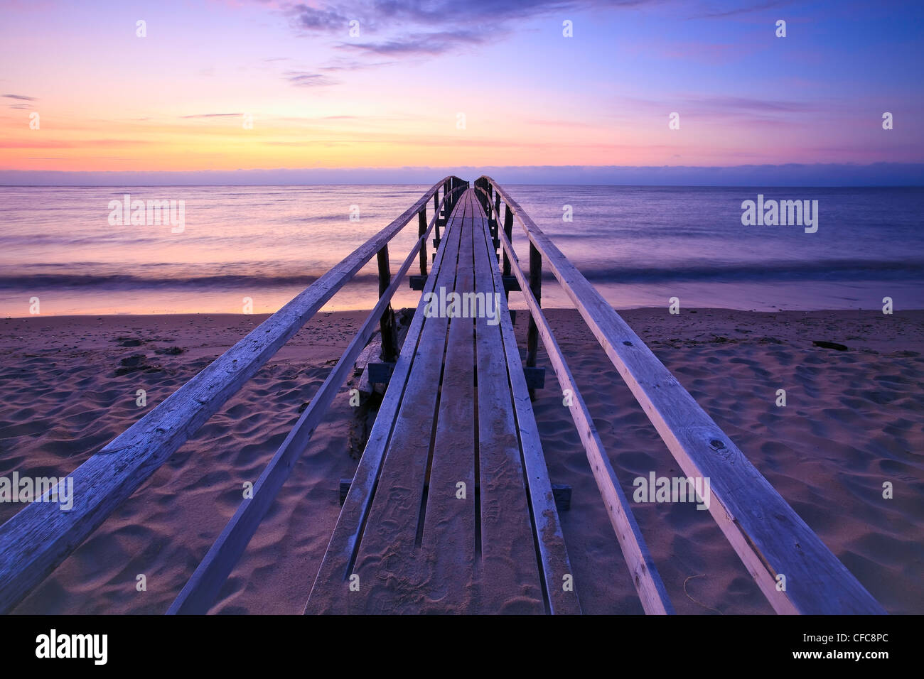 Pier on lake winnipeg hi-res stock photography and images - Alamy