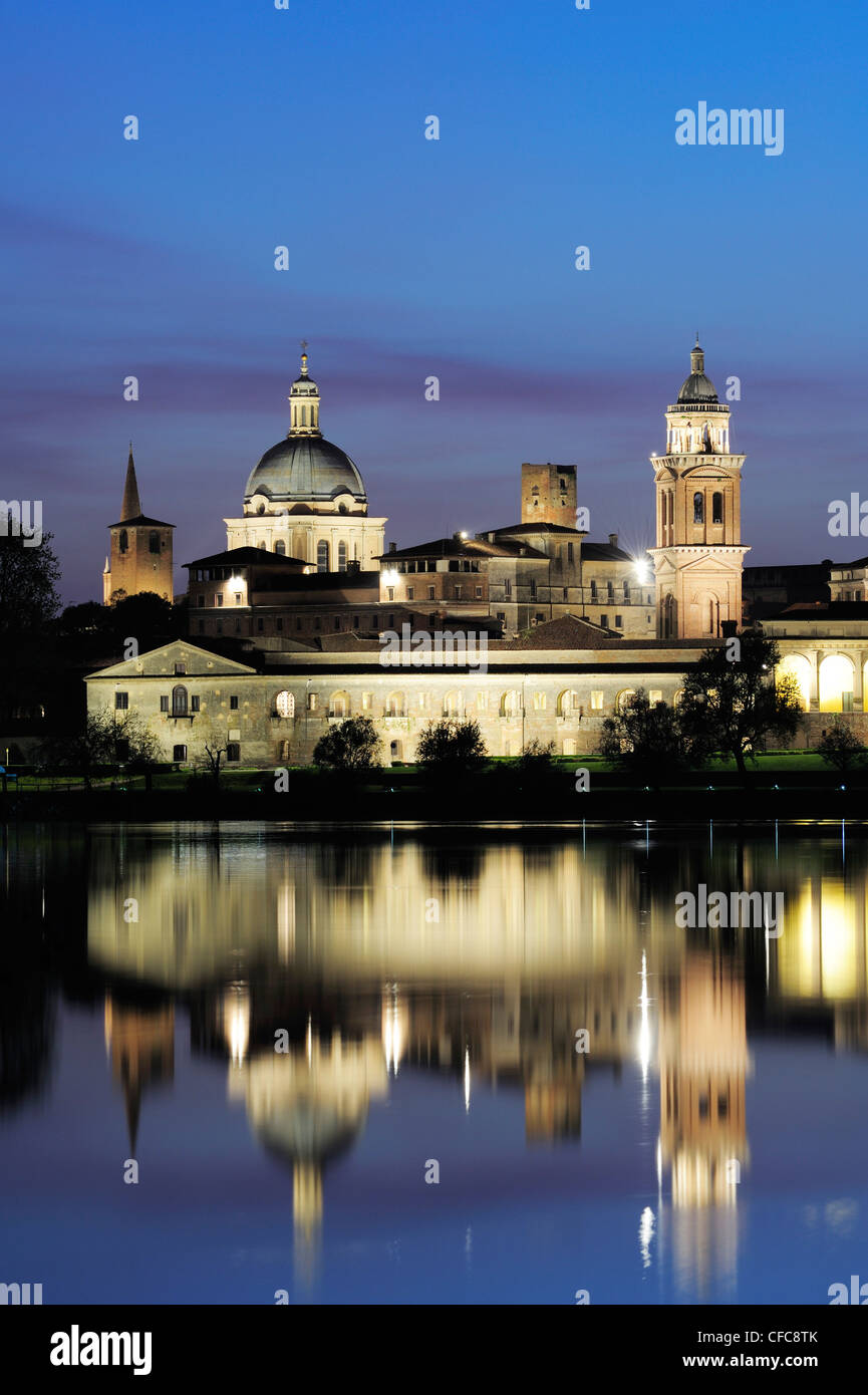 Illuminated old town of Mantua reflecting in river of Mincio, Mantua ...