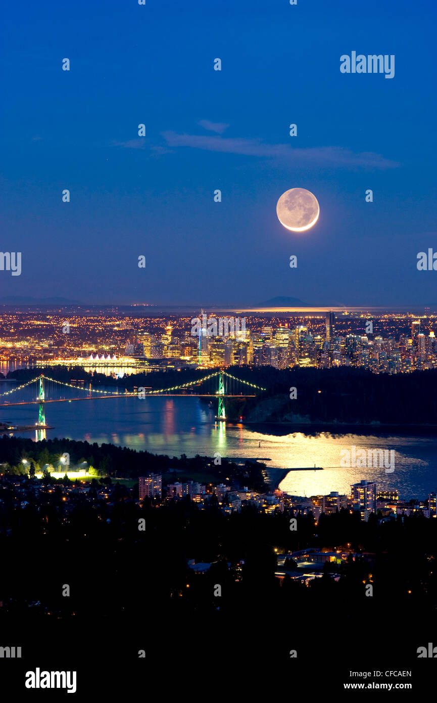 Crescent moon bridge hi-res stock photography and images - Alamy