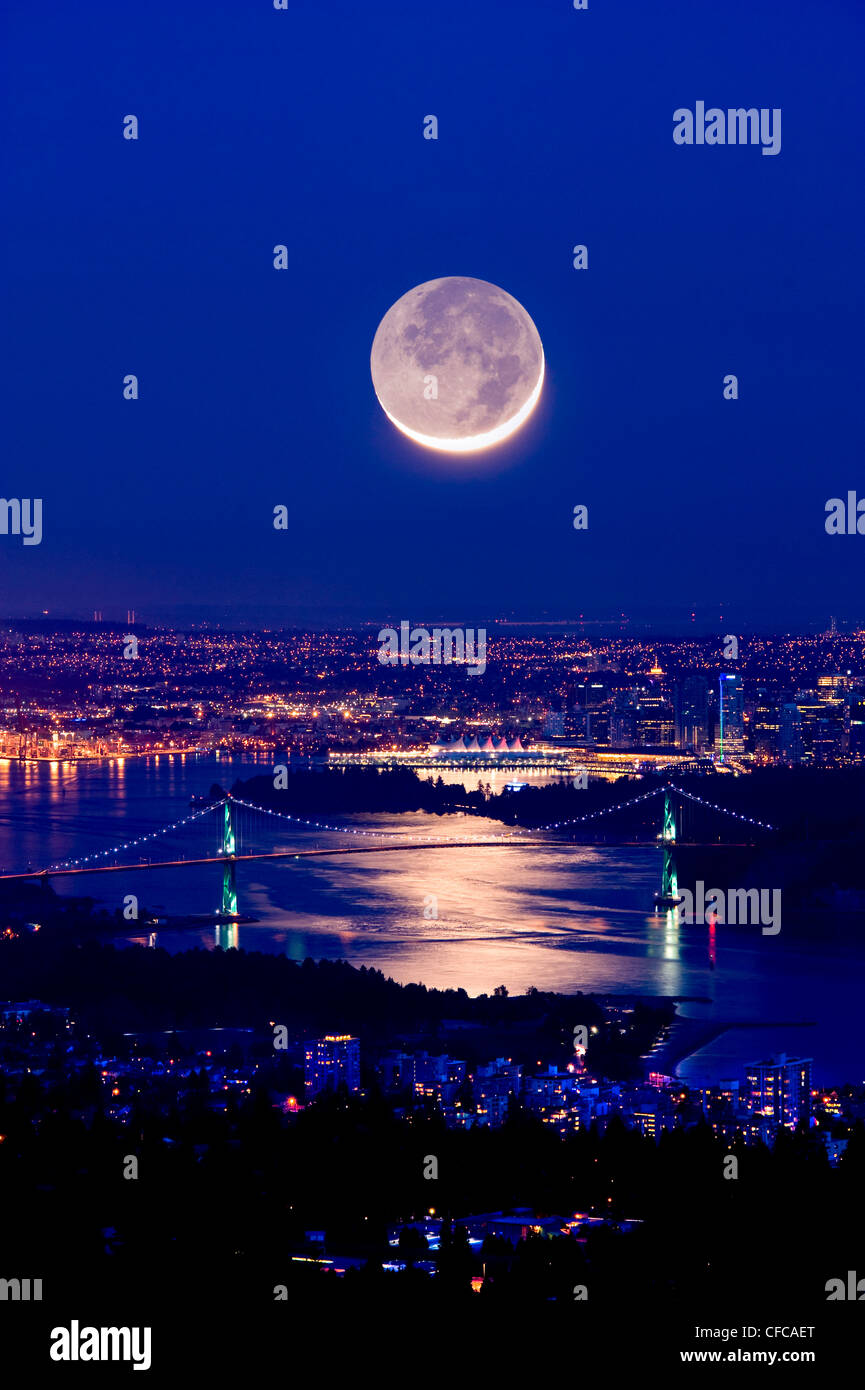 Crescent moon bridge hi-res stock photography and images - Alamy