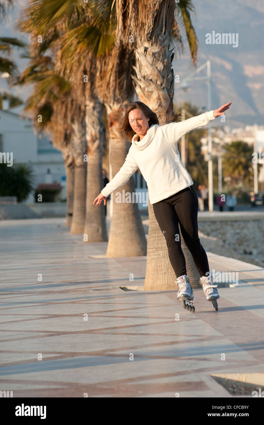 Skillful performance on her rollerblades Stock Photo - Alamy