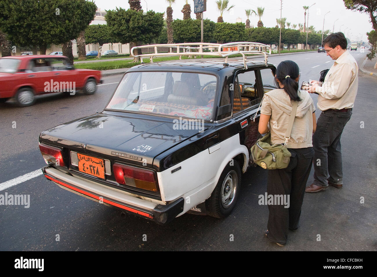Man paying taxi cab hi-res stock photography and images - Alamy