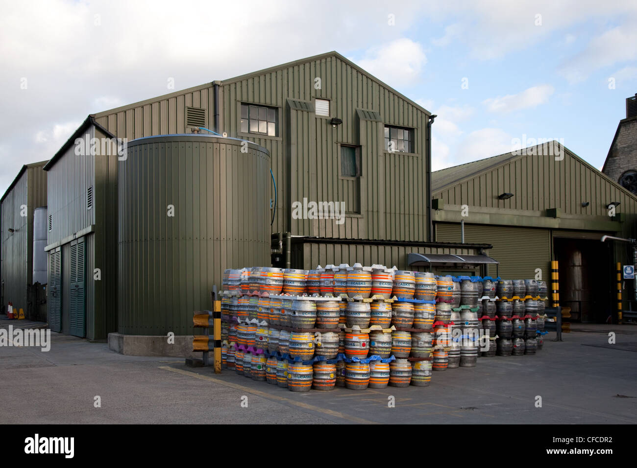 Aluminum beer kegs hi-res stock photography and images - Alamy
