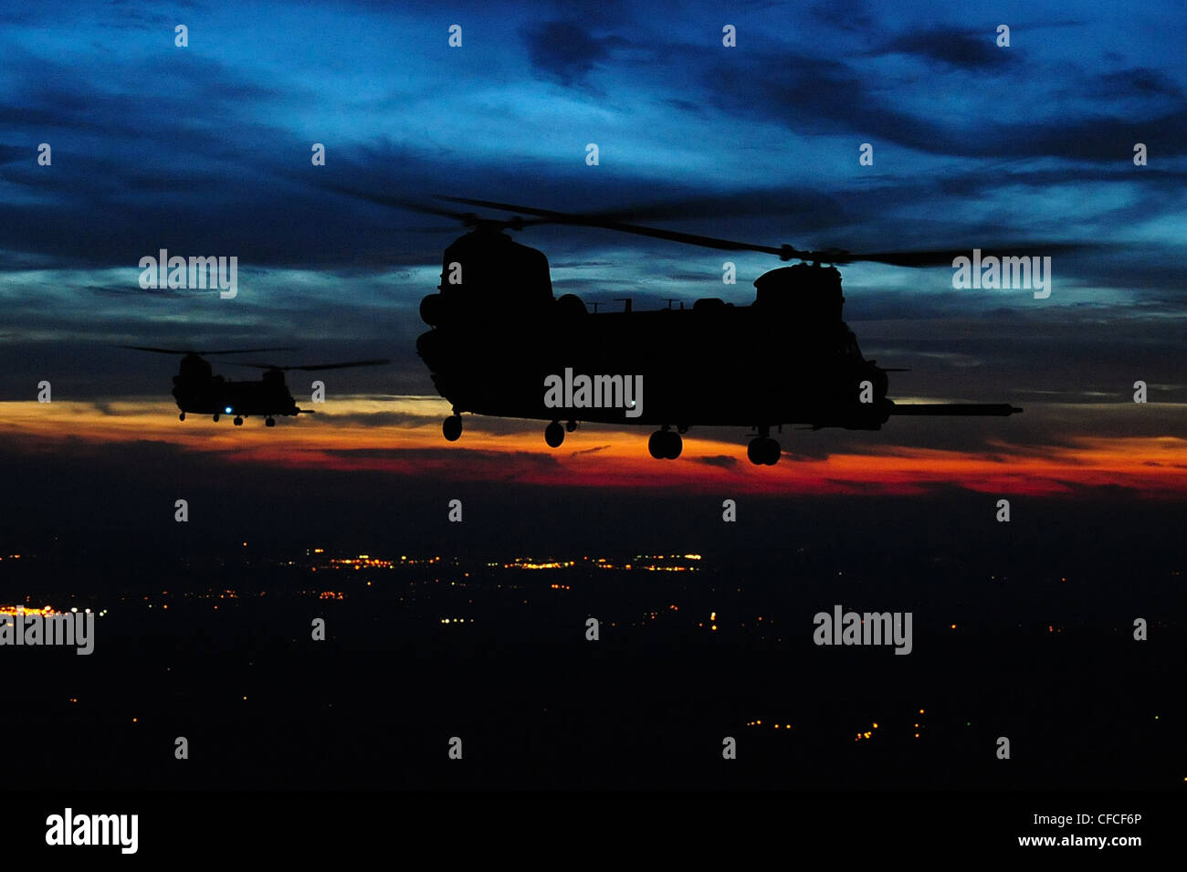 Ch 47 chinook helicopters hi-res stock photography and images - Alamy