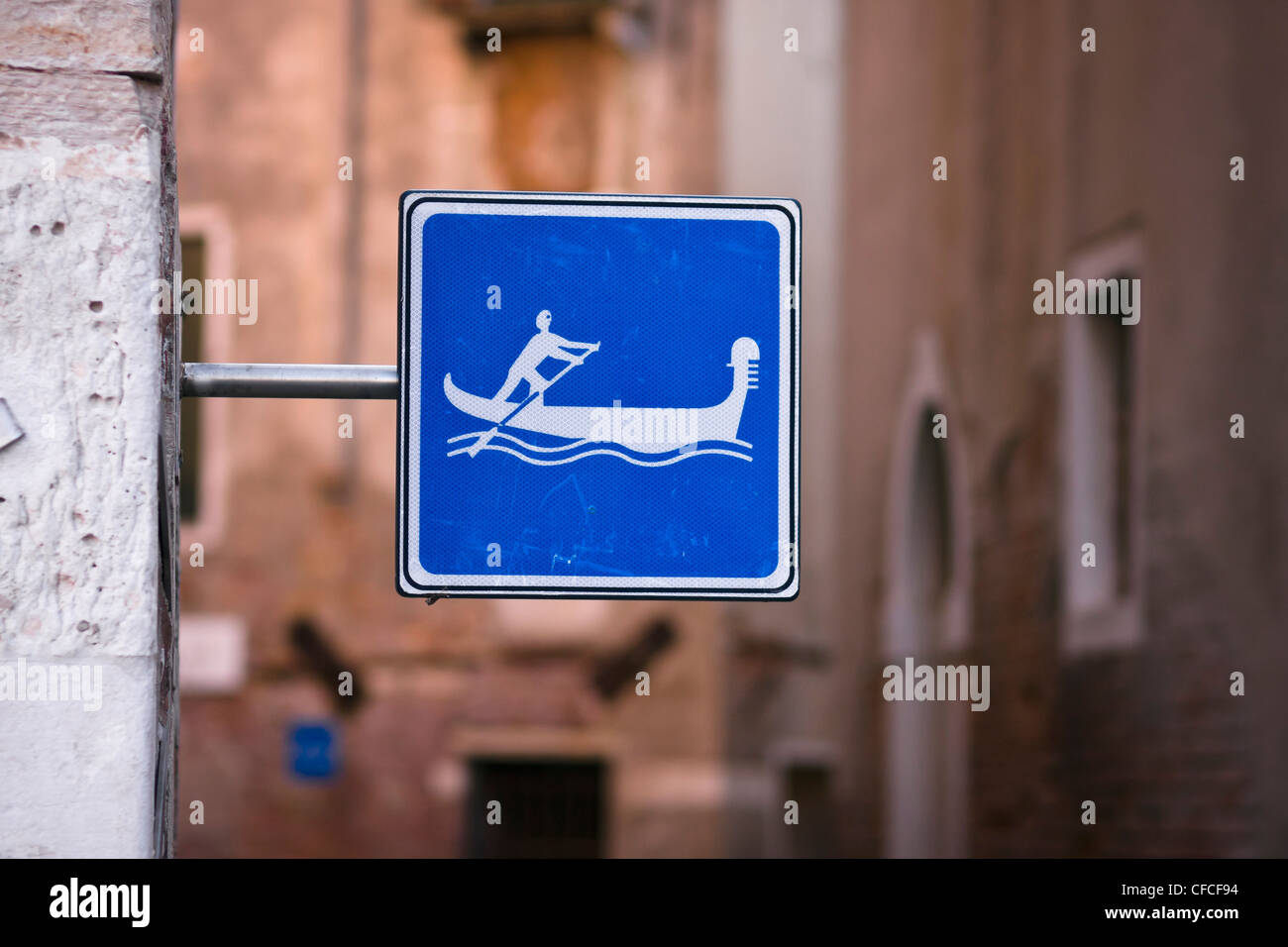 Traffic sign italy hi-res stock photography and images - Alamy